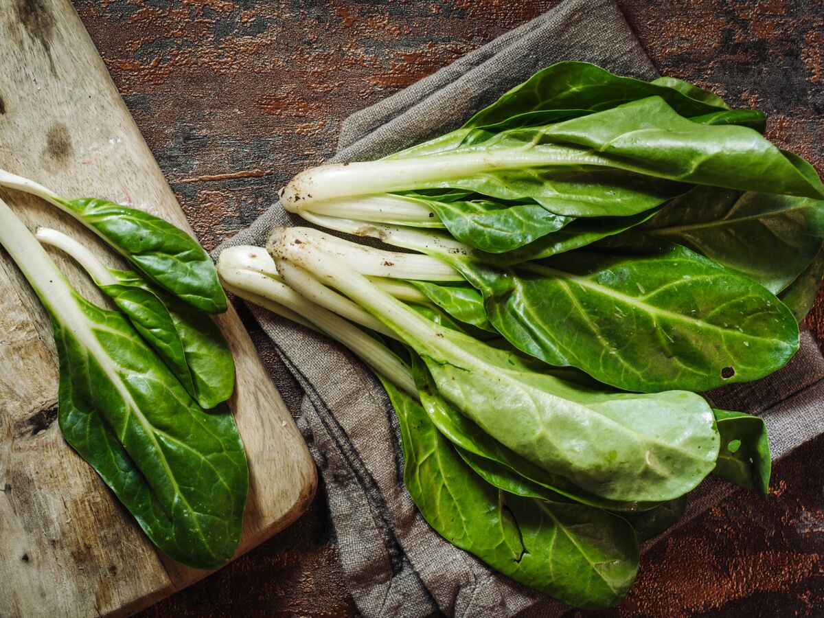 Les bienfaits et recettes savoureuses des feuilles vertes de blettes ...