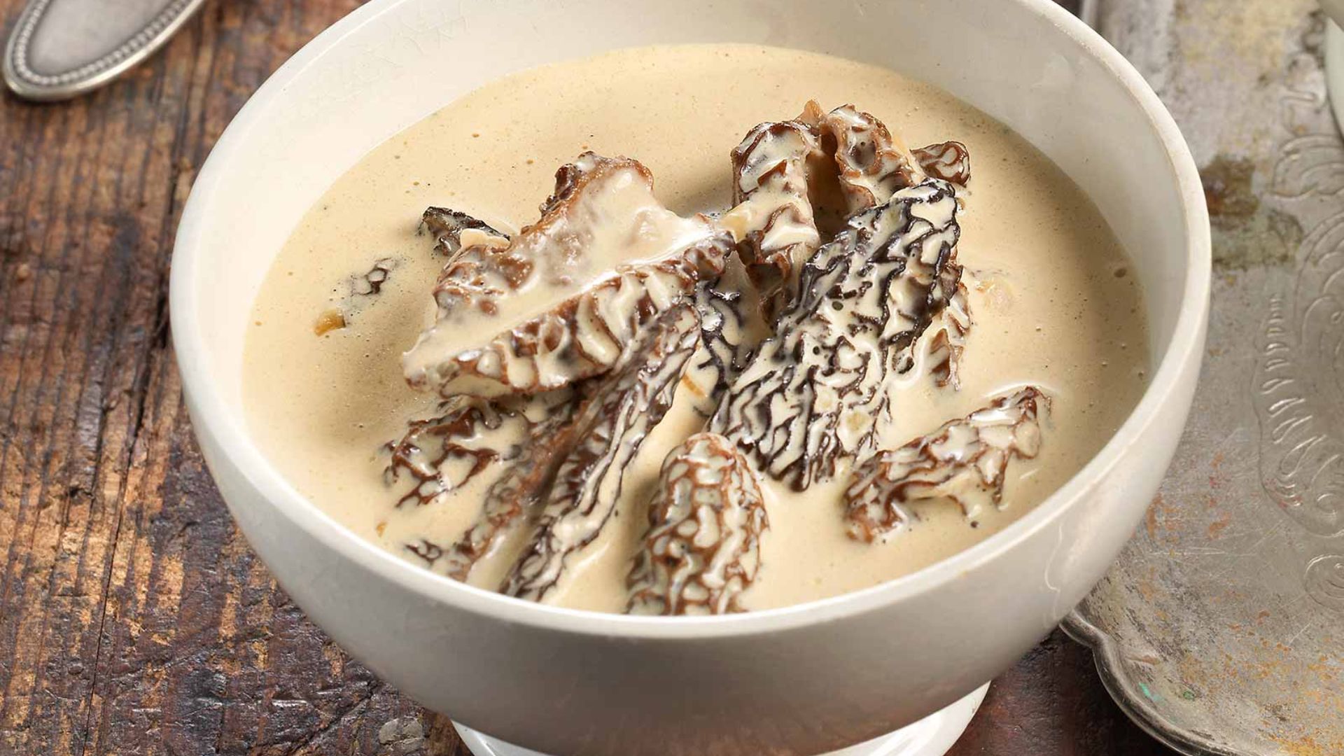 La morille blanche : un délice comestible à découvrir ! — OnaTaste ...