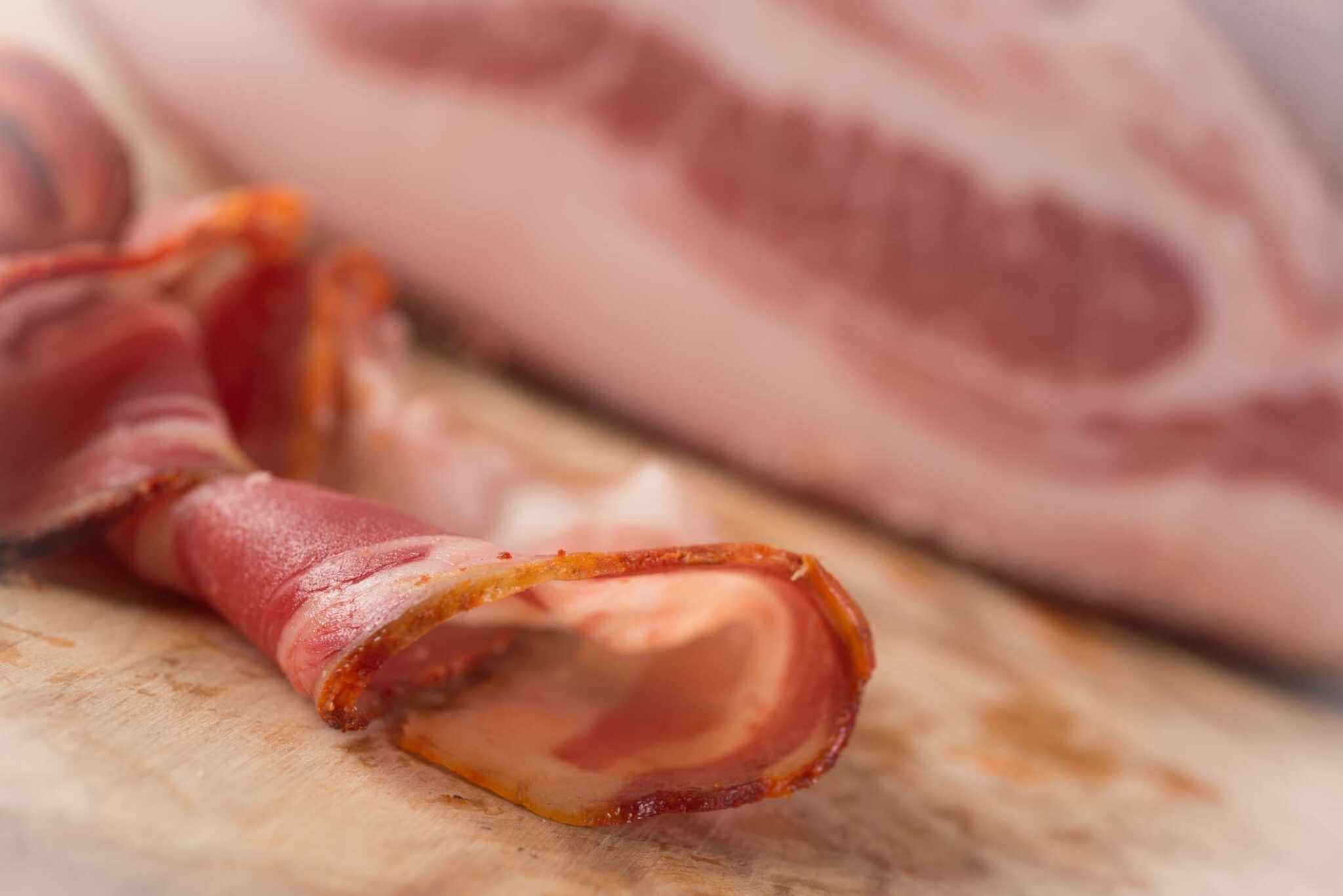 Guanciale : Tout savoir sur cette joue de cochon italienne et ses ...